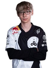 TenZ Gaming Setup & Streaming Gear - Mouse, Headset + More!